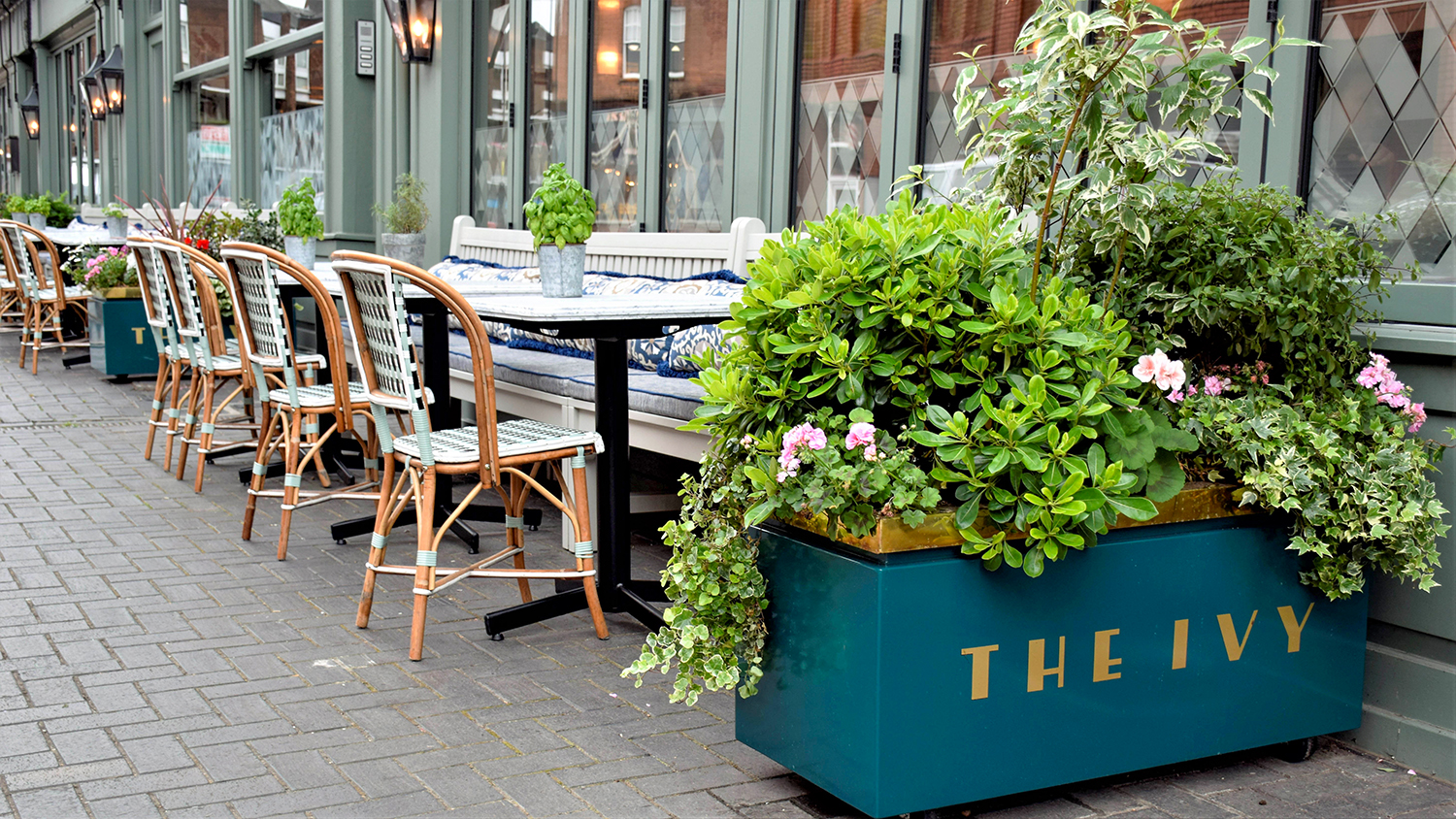 StableTable® presents “No more wobbly tables!” - The World of Hospitality